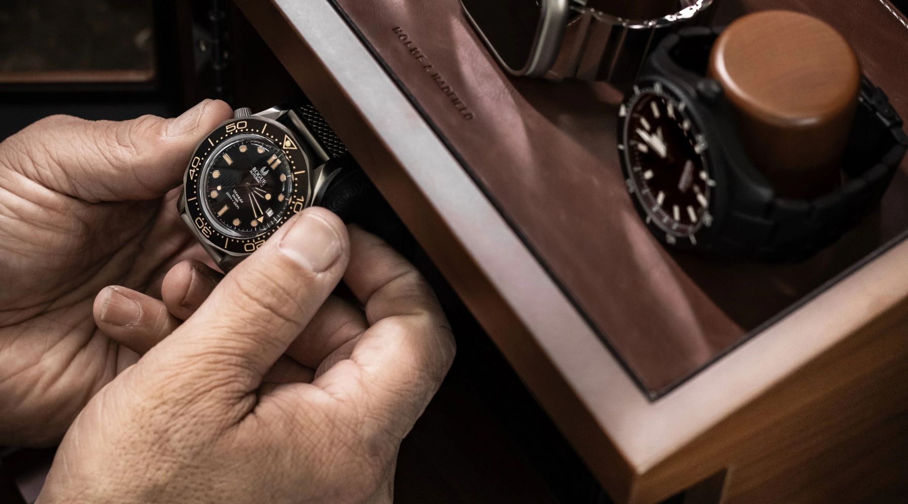 What is a Watch Winder & How Does It Work? - Holme & Hadfield